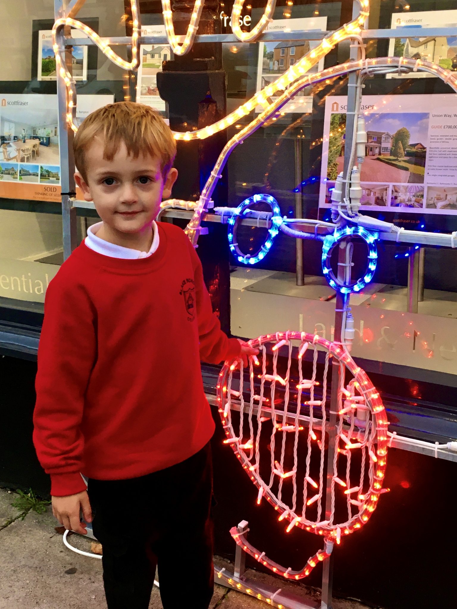 DESIGN A CHRISTMAS LIGHT COMPETITION! – Witney Town Council